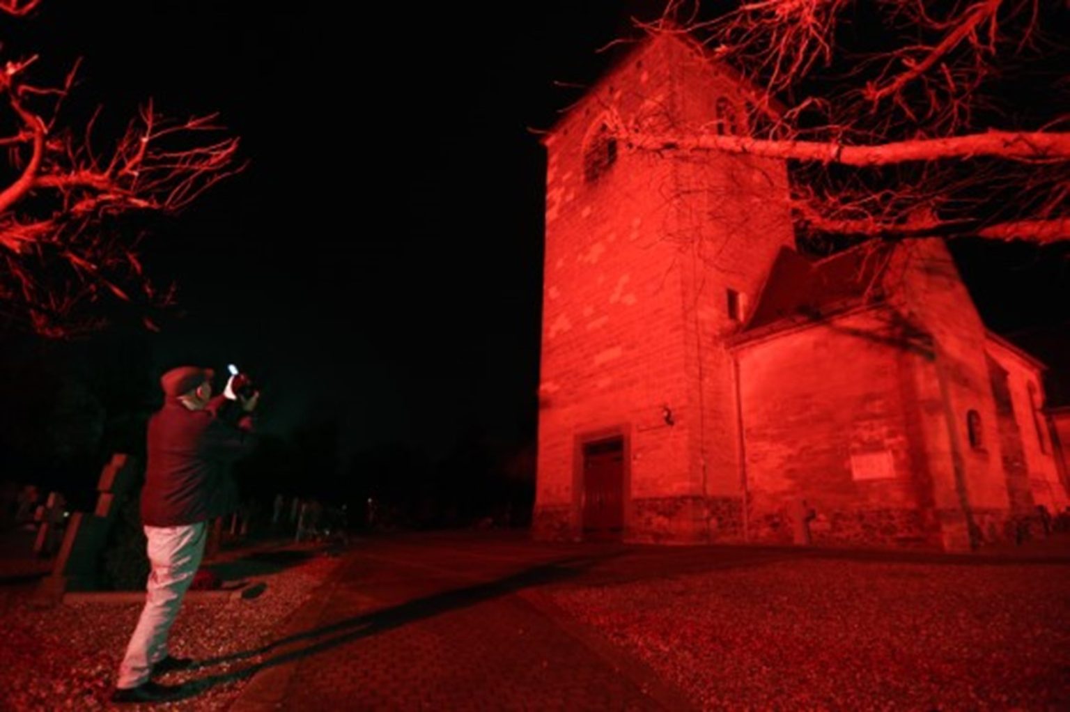 Nederlandse kerken kleuren woensdag 19 november rood voor vrijheid om ...